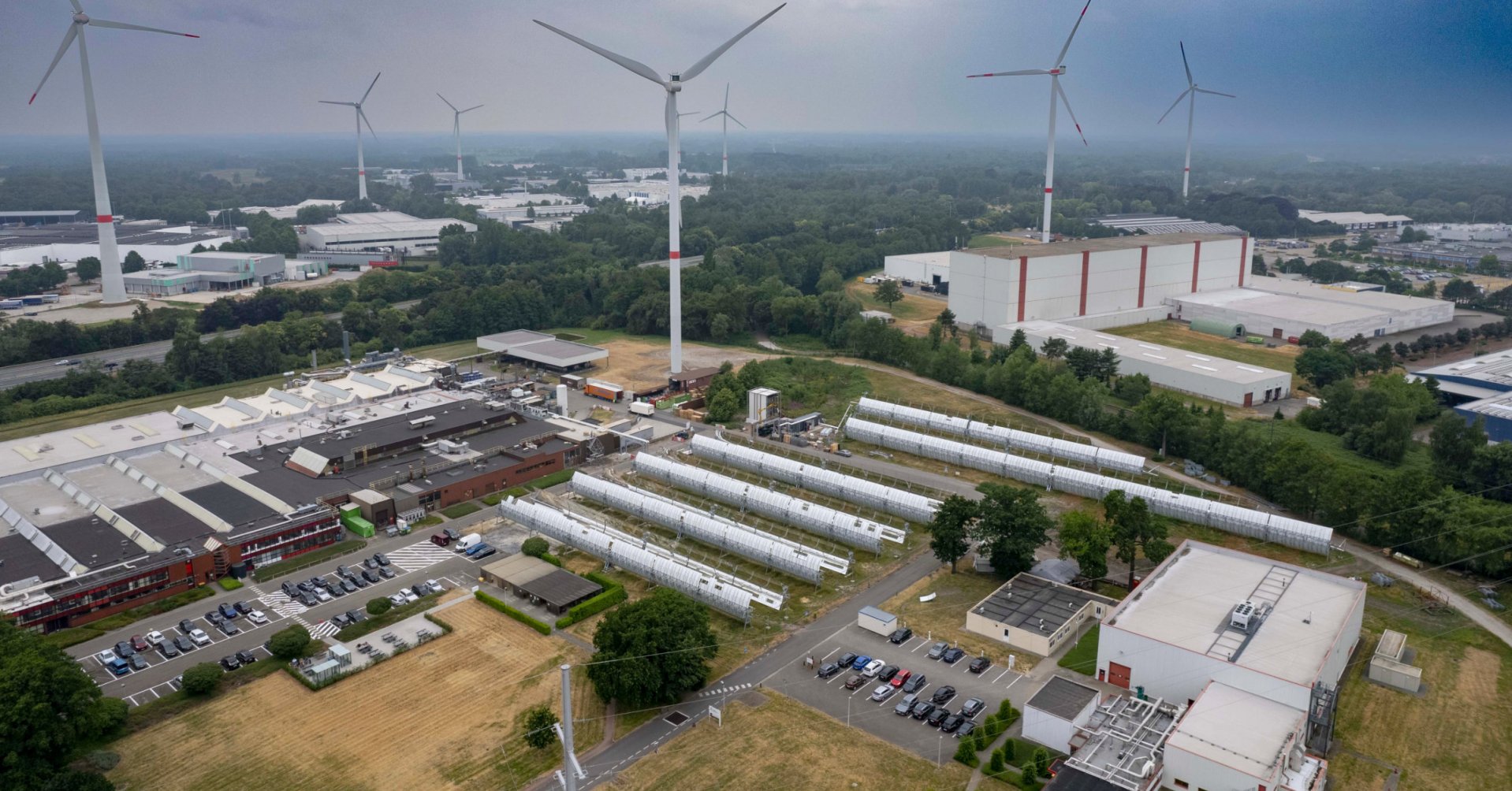 This factory's massive mirror array turns sunlight into thermal energy ...