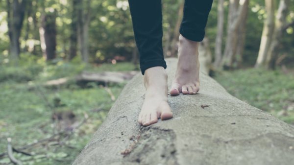 How to start barefoot hiking | Popular Science