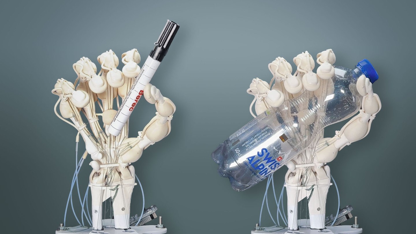 This 3D-printed soft robotic hand has 'bones,' 'ligaments,' and ...
