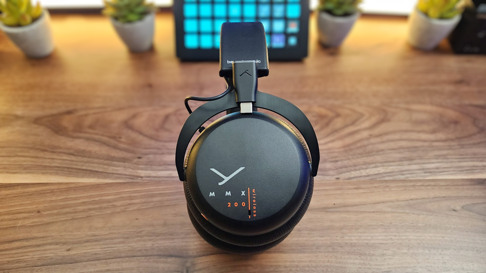 Beyerdynamic MMX 200 Wireless gaming headset review: Leveled-up sound ...