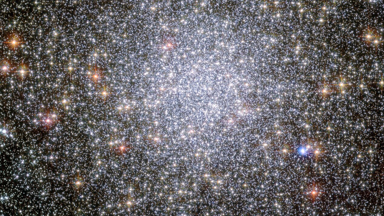 Astronomers produce most sensitive radio image of a globular cluster ...