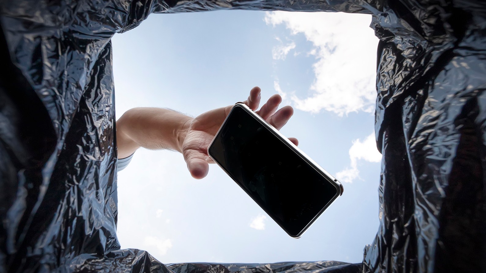 How to put your phone and laptop into vacation mode | Popular Science