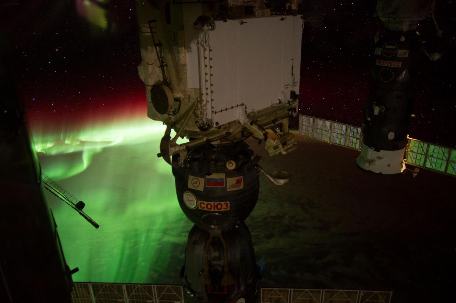 15 captivating photos of auroras seen from space | Popular Science