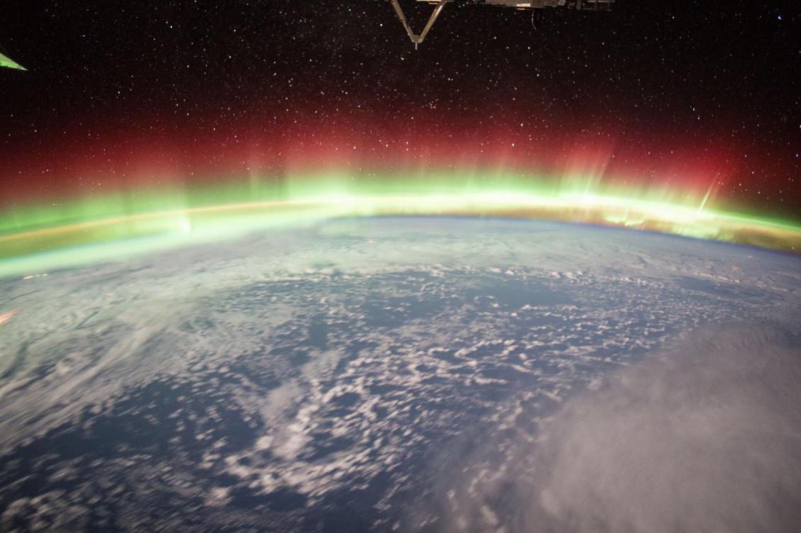 15 captivating photos of auroras seen from space | Popular Science