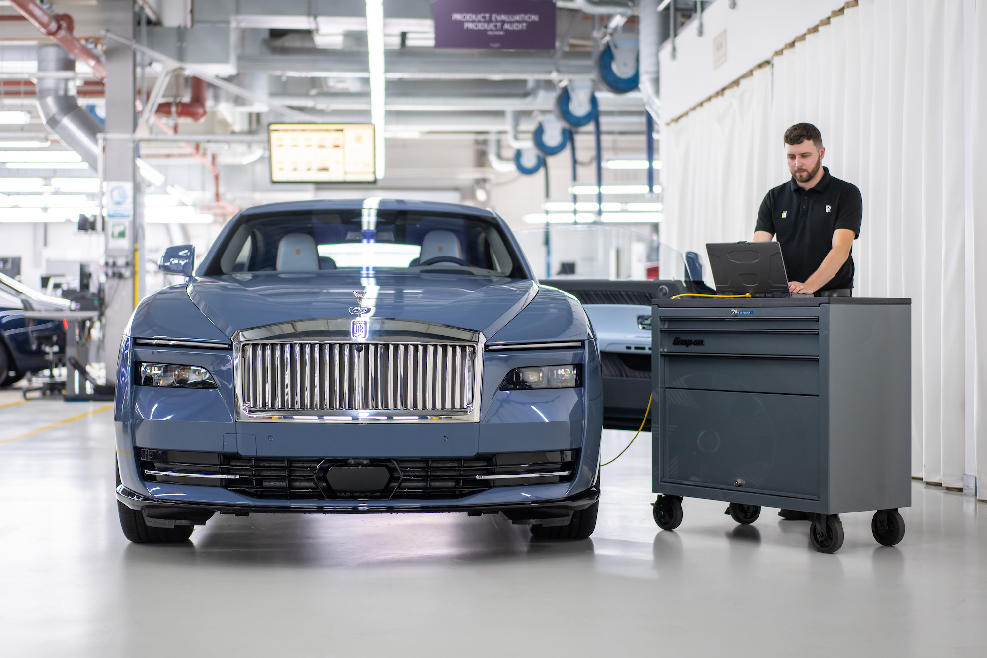 How Rolls-Royce built its first EV, the Spectre | Popular Science