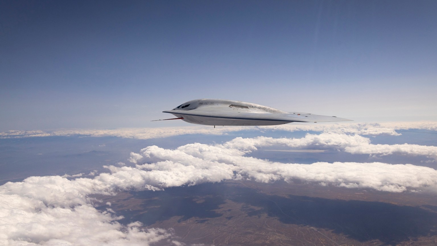 See the B-21 nuclear stealth bomber's first official flight photos ...