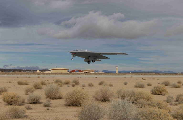 See the B-21 nuclear stealth bomber's first official flight photos ...