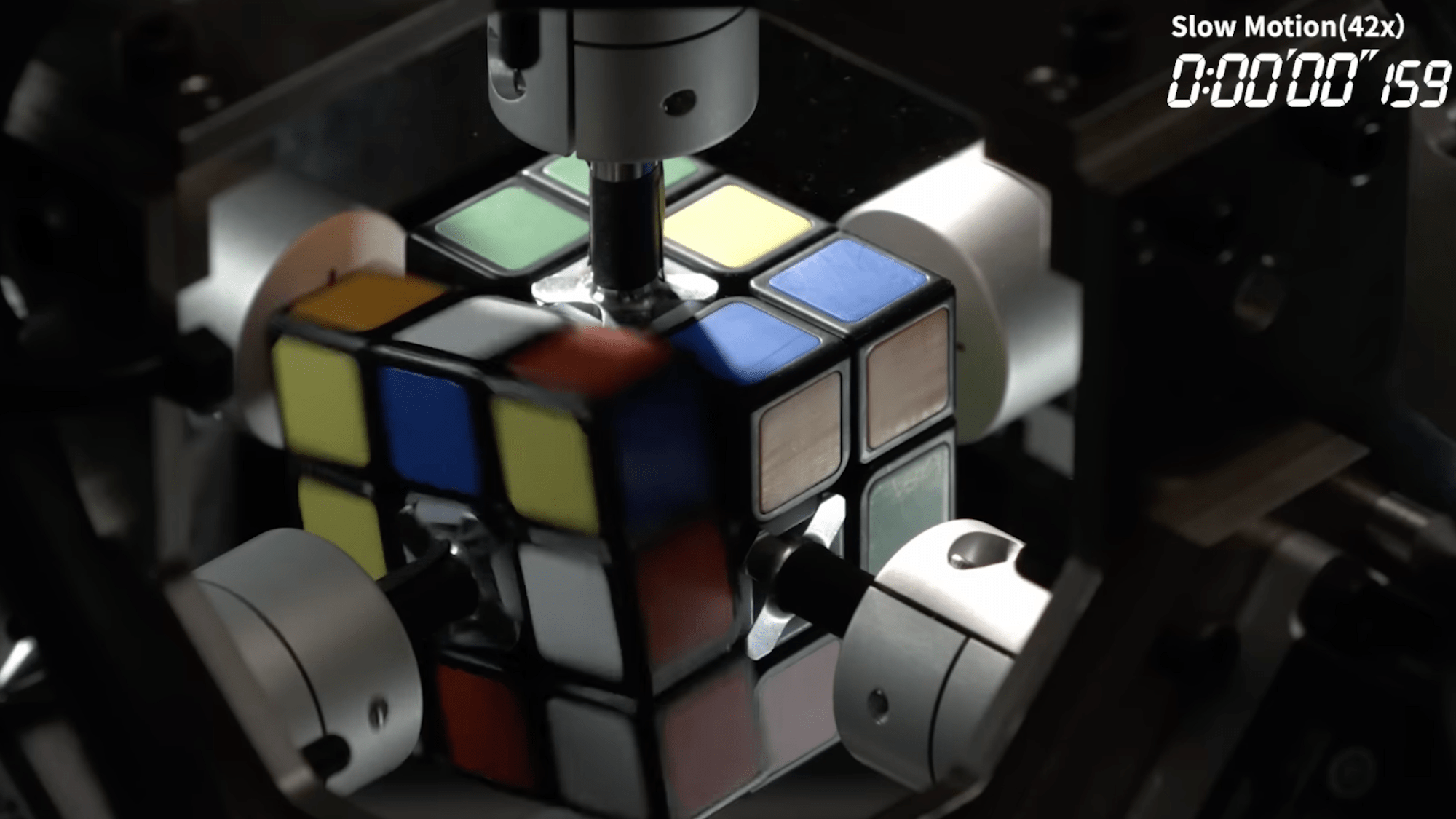 In blink of an eye, robot sets new Rubik's cube Guinness World Record ...