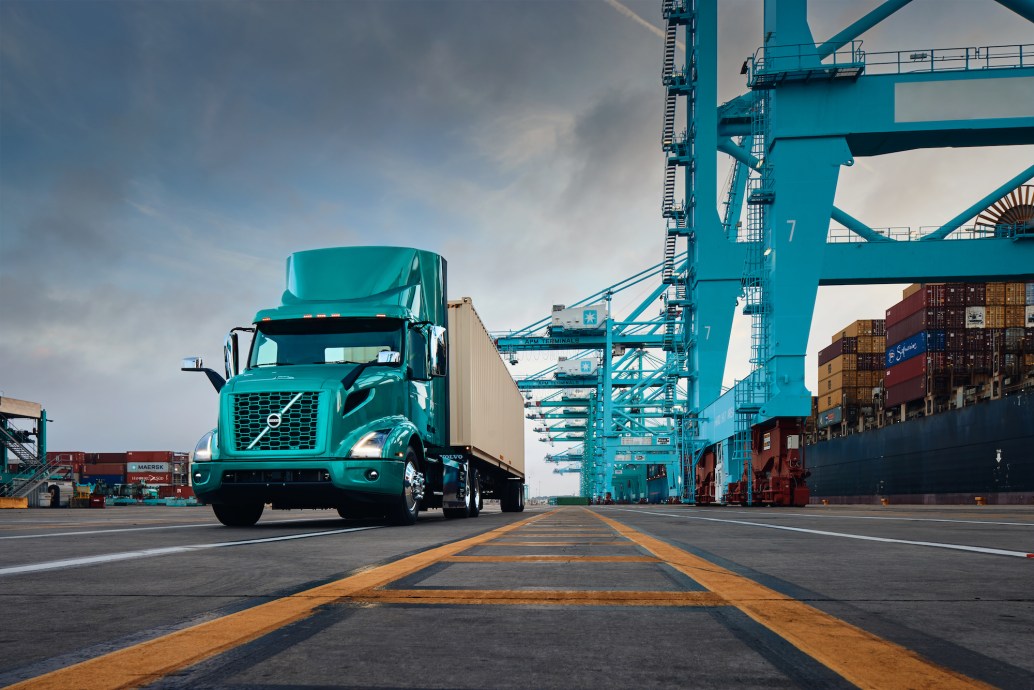 Test Drive: GM's EN-V Electric Transporter, Half a Smart Car On a ...