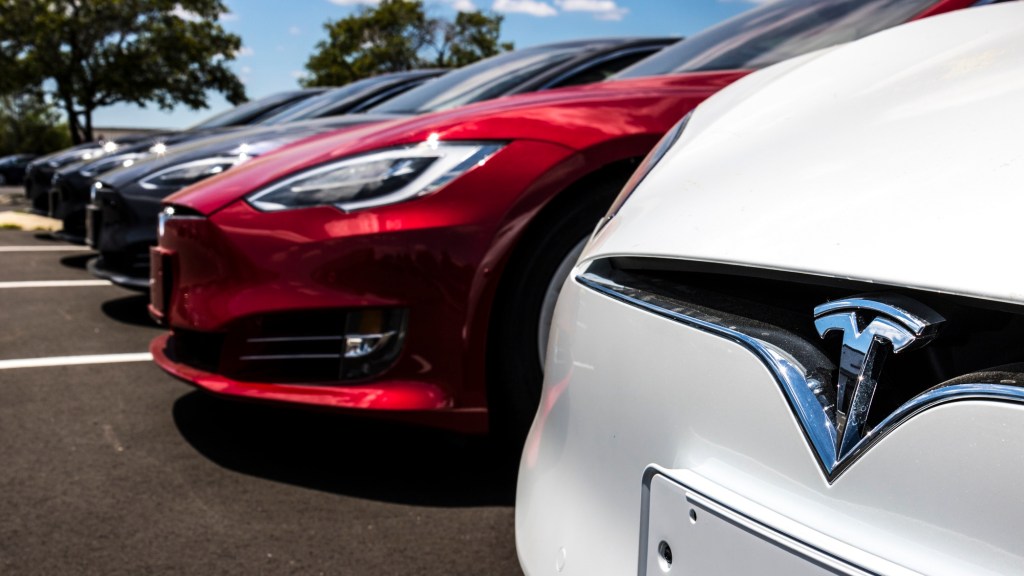 Dead Teslas keep locking owners out of (and inside) their cars ...