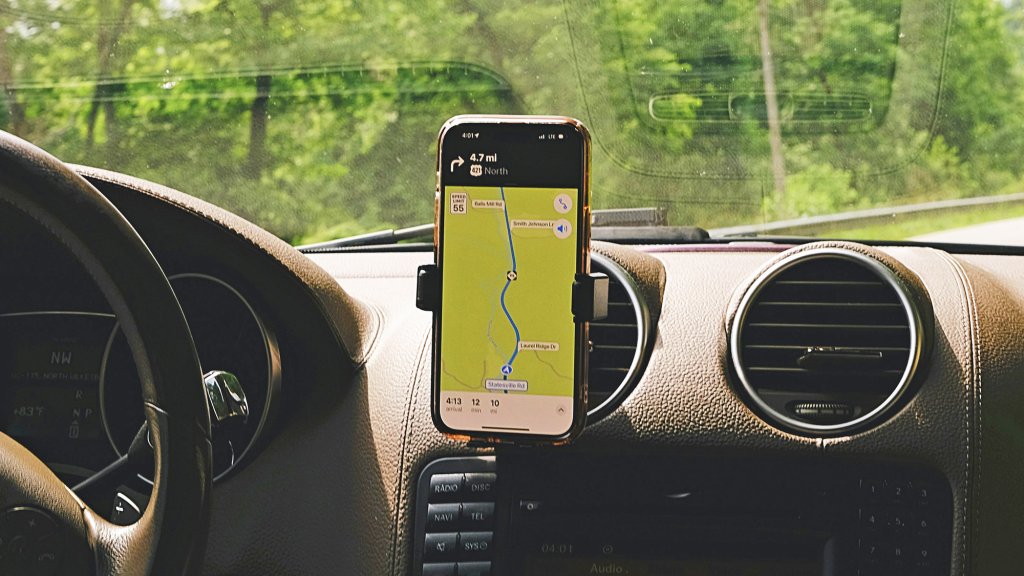 How to share your ETA in Google Maps or Apple Maps | Popular Science