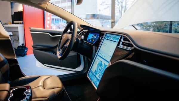 Tesla patented self-cleaning tech for its robotaxis that don’t exist ...