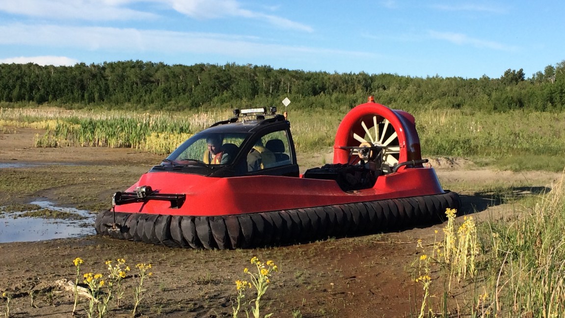 Teacher spends 1800 hours building the hovercraft of his childhood ...