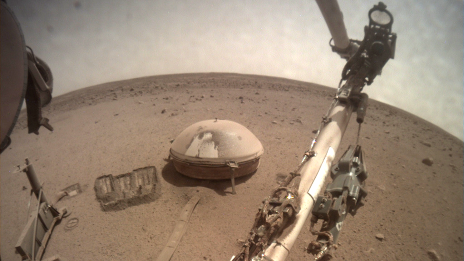 NASA data suggests there's liquid water deep beneath Mars' surface ...
