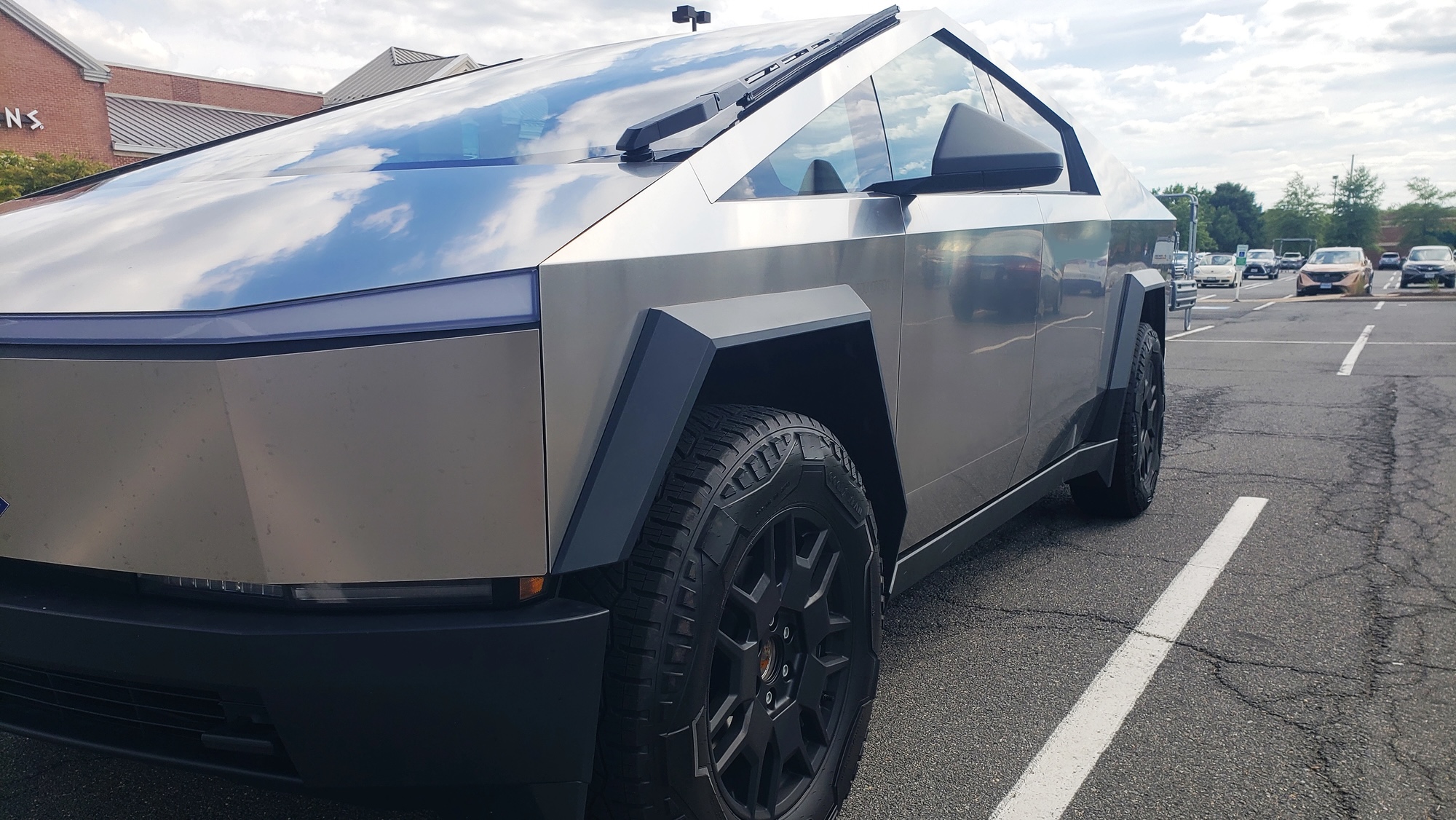 $8,000 'Full Self-Driving Mode' is finally in select Cybertrucks ...