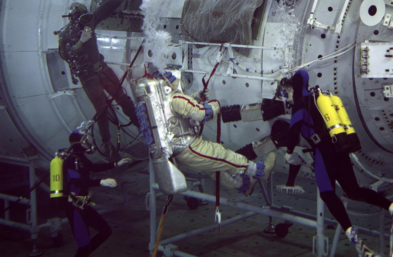 Astronauts and aquanauts: What does the sea have to do with space ...