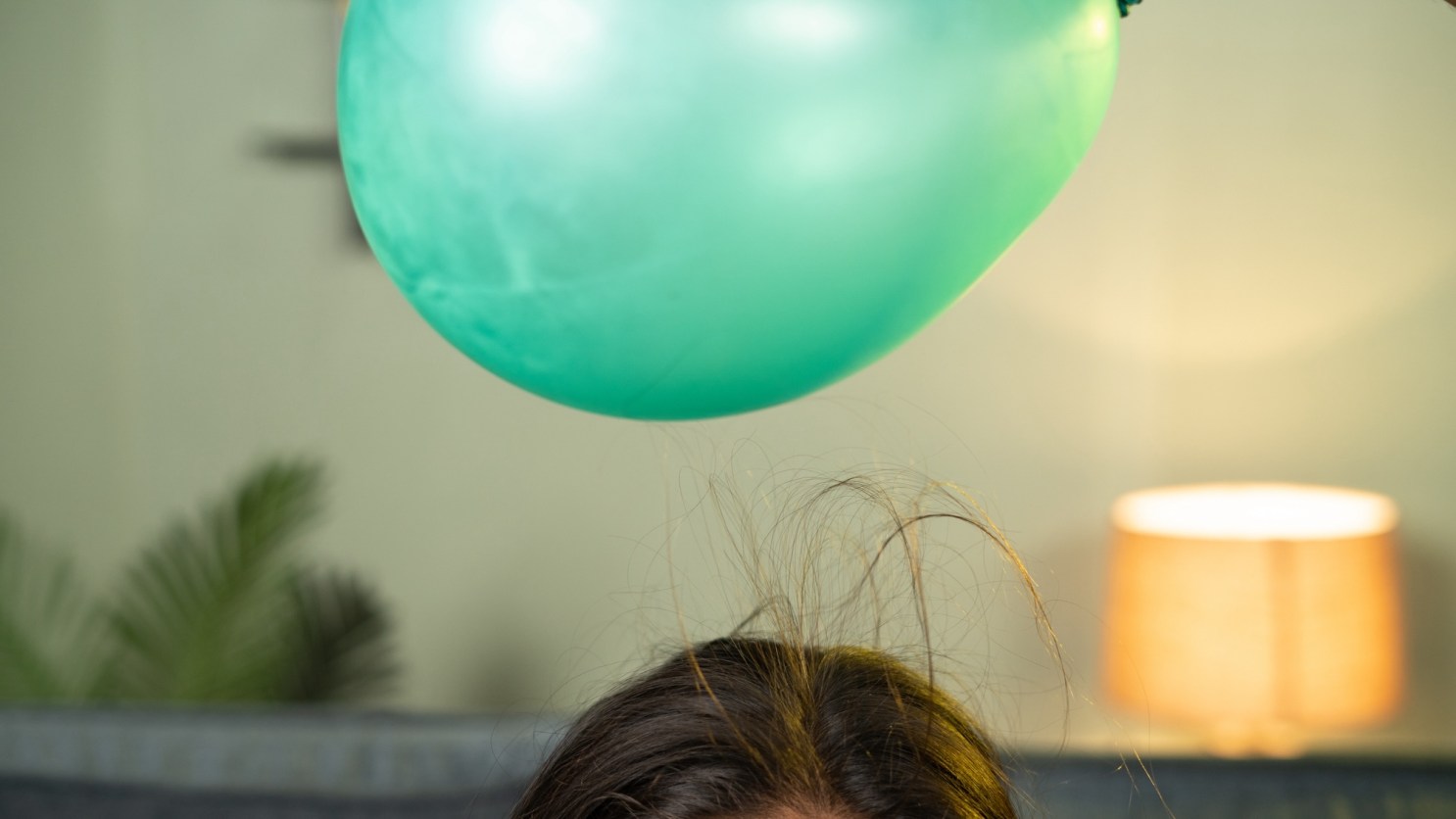 After 2,600 years, we finally know how static electricity really works ...