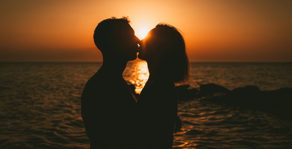 The origins of kissing may have a lot to do with body hair | Popular ...