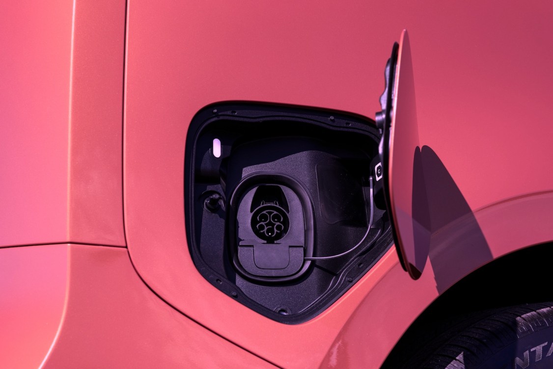 The future-retro VW microbus is finally here—quirks and all | Popular ...