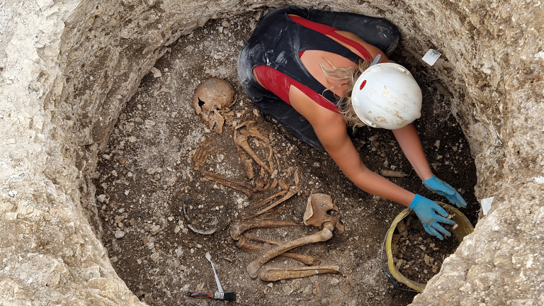 Lavish gravesite confirms women’s power in ancient South America ...