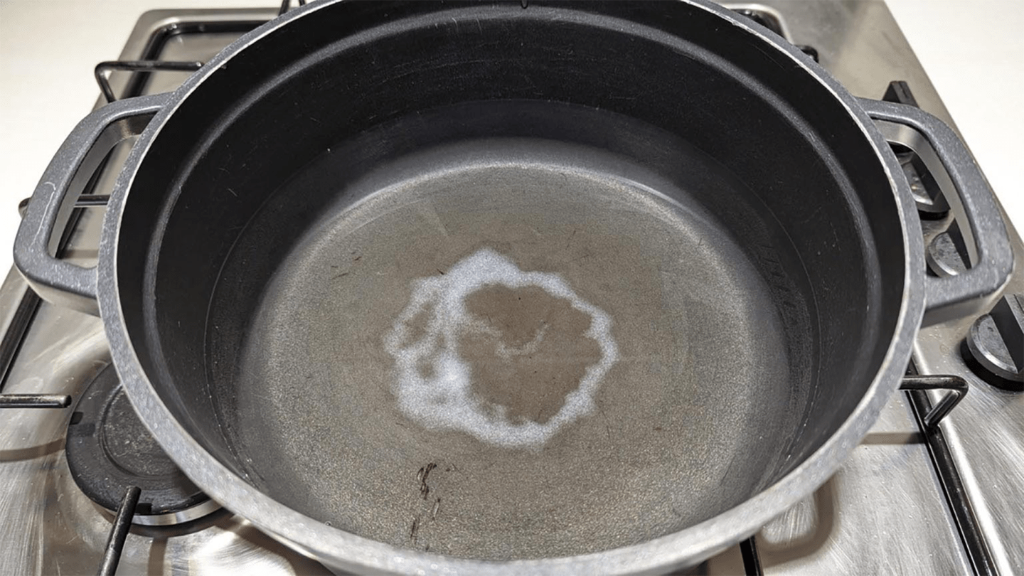 Curious and hungry physicists whip up perfect pasta pan salt rings ...