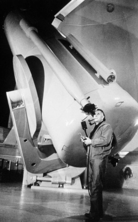 One large Milky Way galaxy or many galaxies? 100 years ago, a young ...