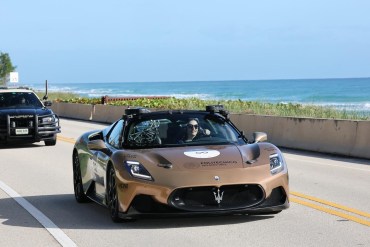 Robot-driven Maserati MC20 sets new world speed record | Popular Science