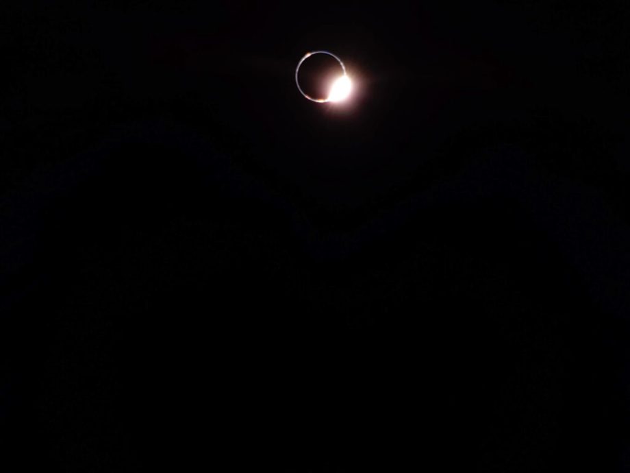 Lunar lander snaps mesmerizing views of a solar eclipse | Popular Science