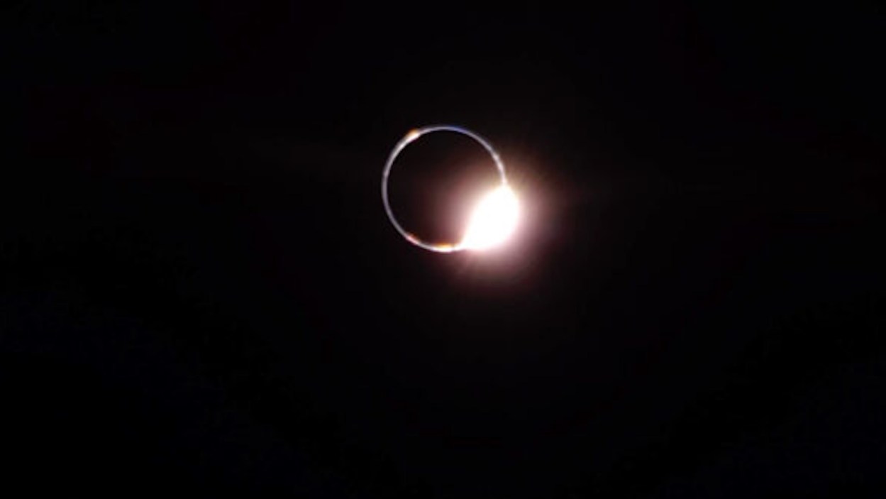 Lunar lander snaps mesmerizing views of a solar eclipse | Popular Science