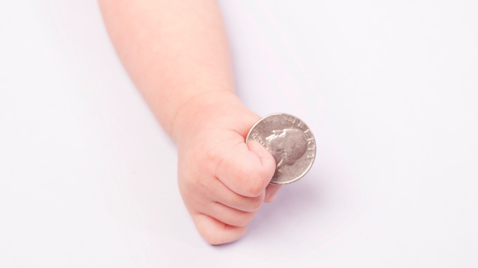 A new button battery dyes kids' mouths blue if swallowed | Popular Science