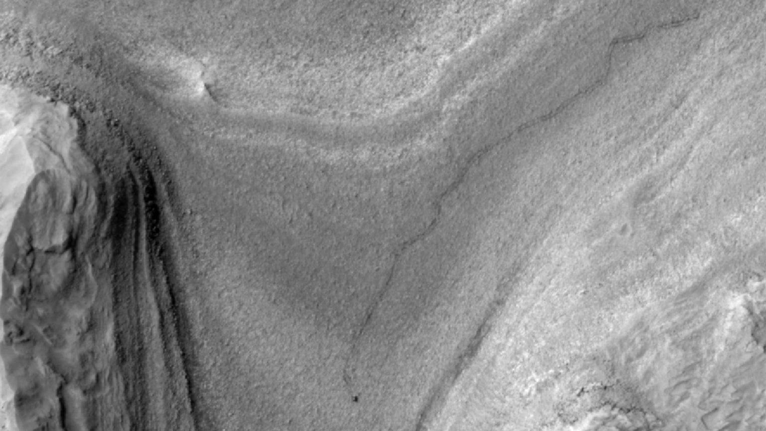 NASA satellite spies Curiosity chugging along on Mars | Popular Science