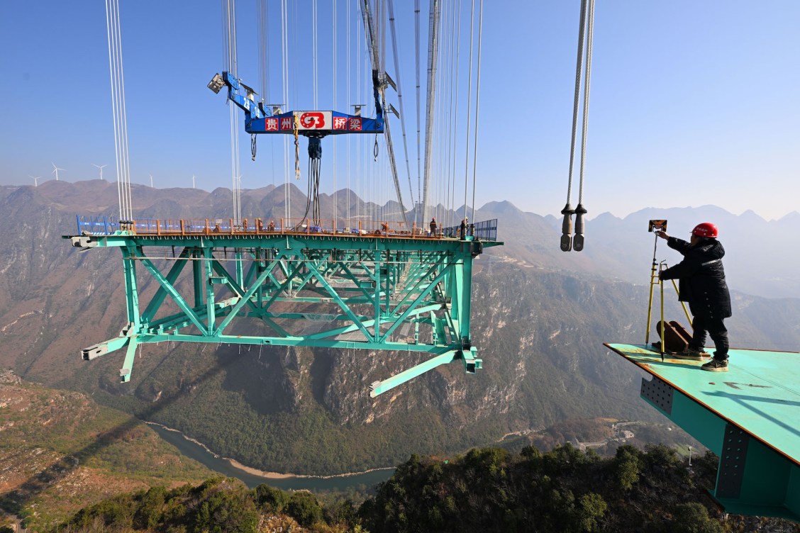 World's tallest bridge nears completion in China | Popular Science