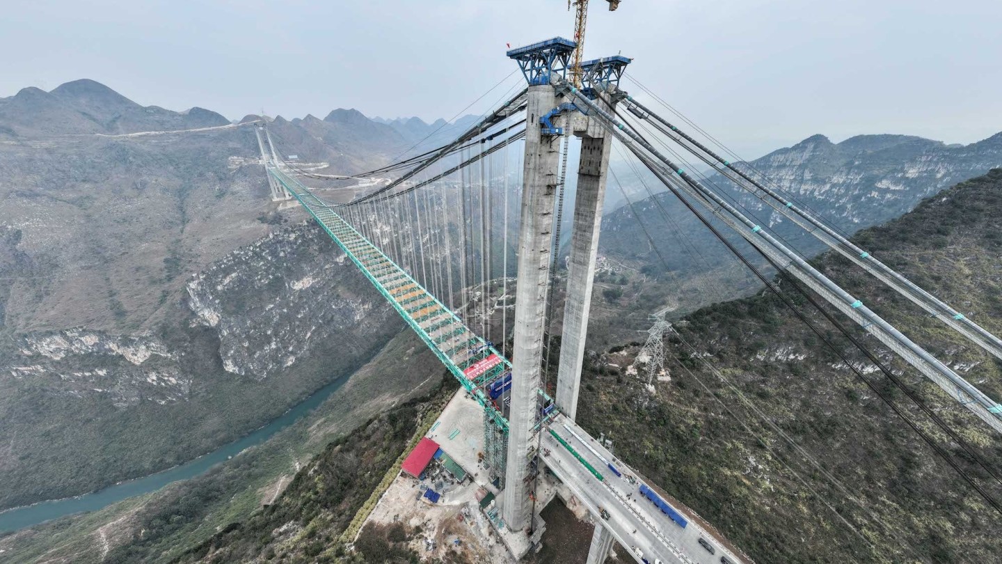 World's tallest bridge nears completion in China | Popular Science