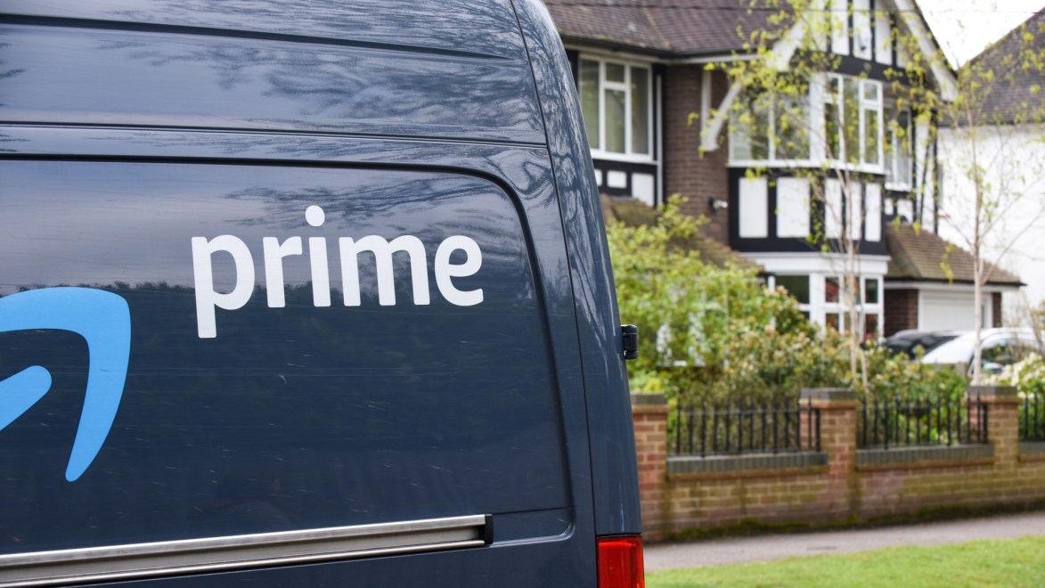 Amazon trained Prime drivers to use defibrillators | Popular Science