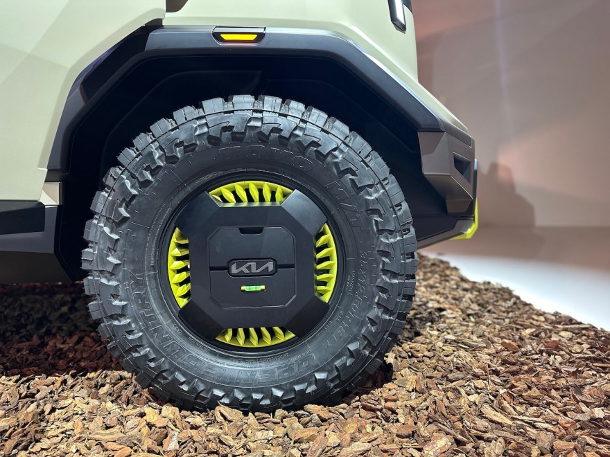 Kia’s wild concept EV includes hydro-turbine wheels, solar panels, and ...