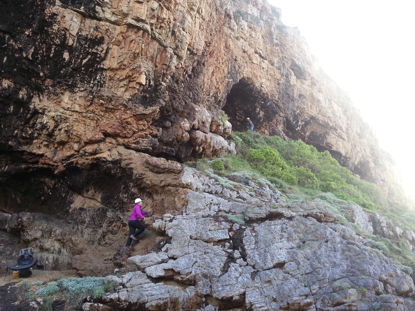 Archaeologists hike up a cliff and find 20,000-year-old stone tools ...