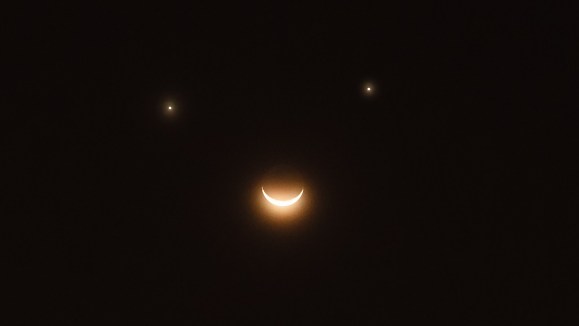 Rare 'smiley face' will light up the night sky on April 25 | Popular ...