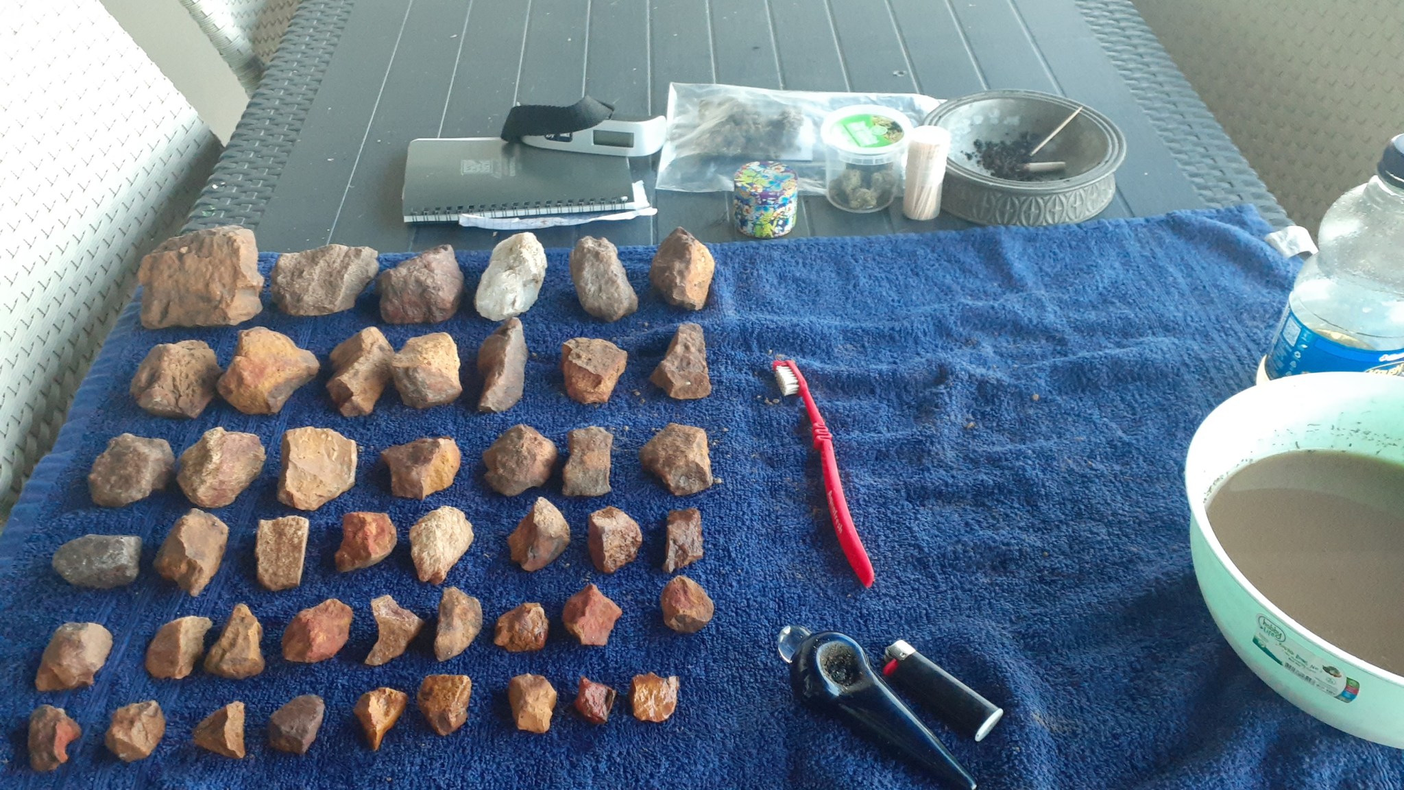 Archaeologists hike up a cliff and find 20,000-year-old stone tools ...