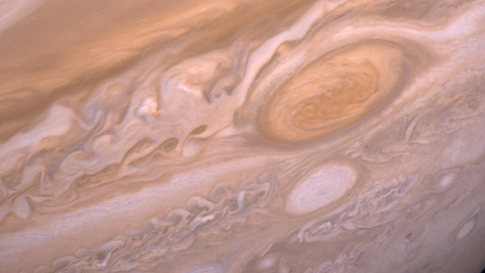 Jupiter's lightning is 100 times stronger than Earth's bolts | Popular ...