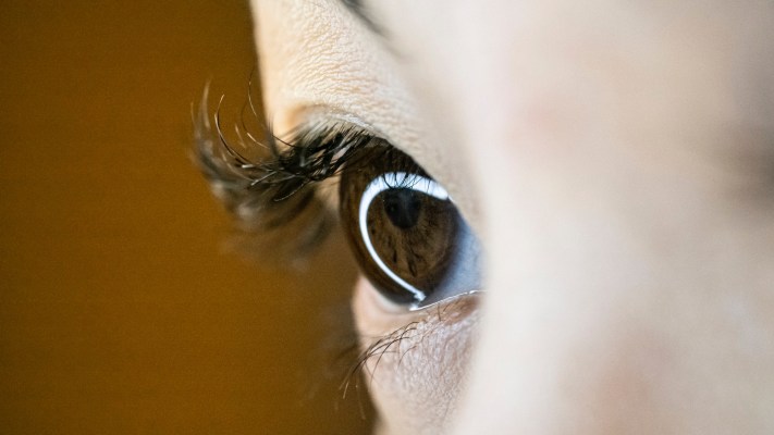 Why your computer screen hurts your eyes (and how to help) | Popular ...