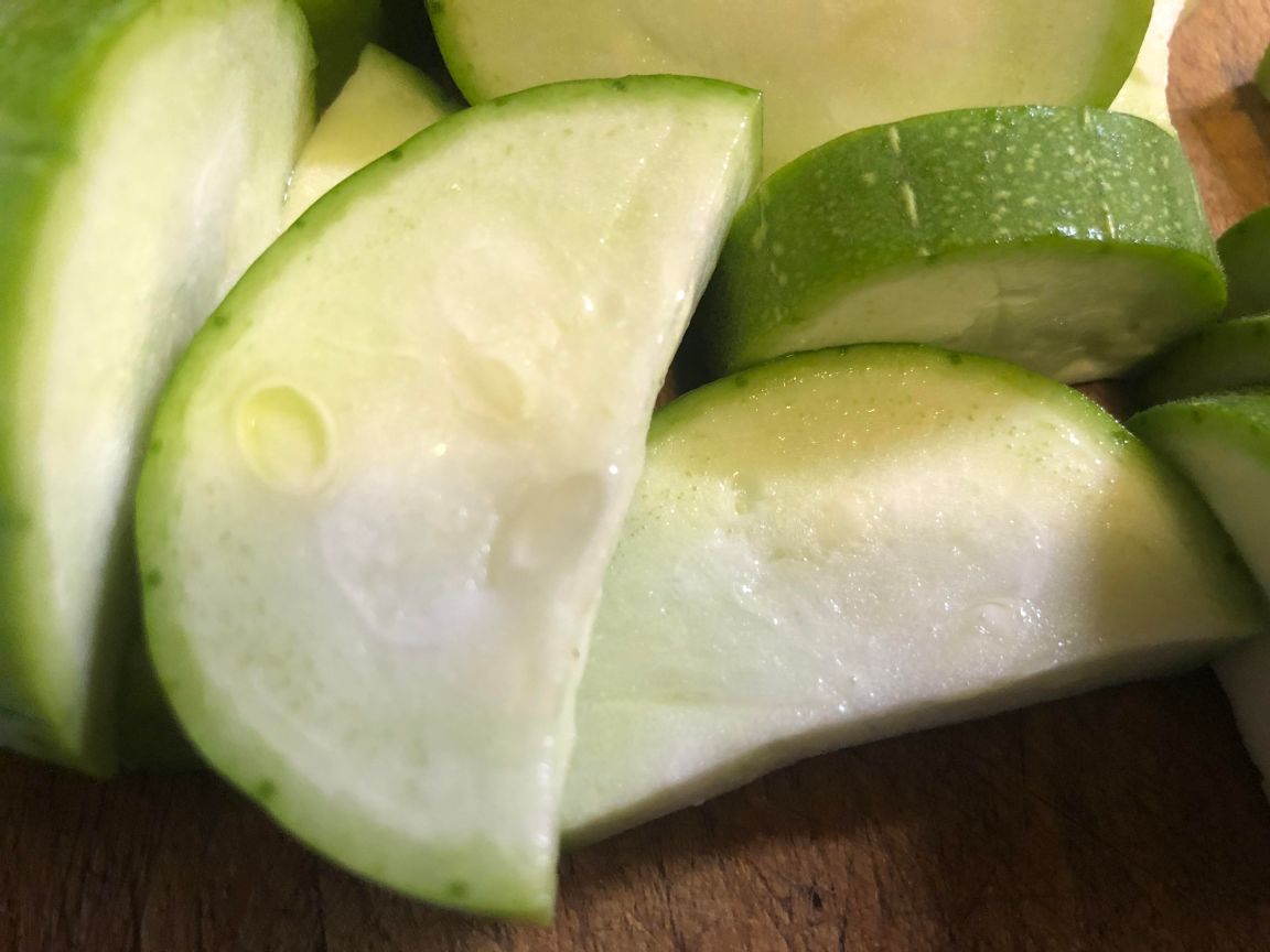 A trip to the farm where loofahs grow on vines | Popular Science