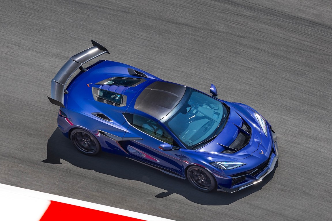 The 2025 Chevrolet Corvette ZR1 is a stunning piece of engineering ...