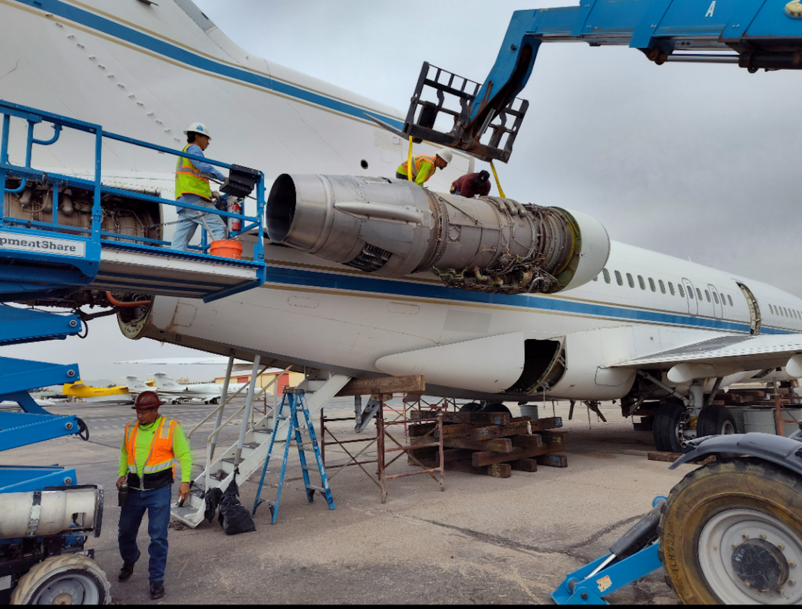 Texas brothers buy abandoned Boeing 727 for $10,000 | Popular Science
