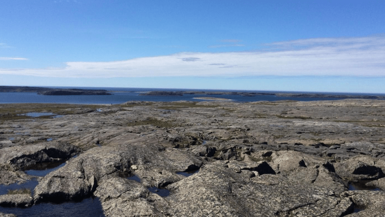 How a fracturing supercontinent forged rare volcanic rocks | Popular ...