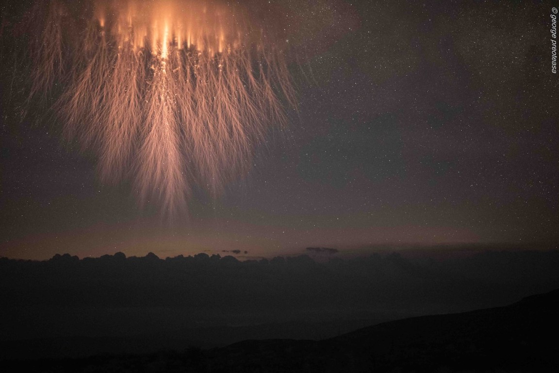 Mysterious red sprite erupts in new astronaut photo | Popular Science