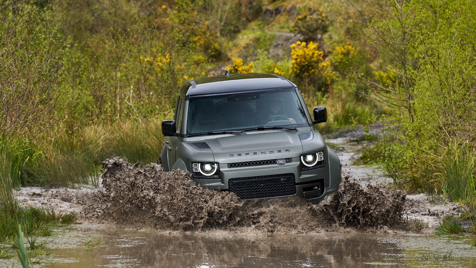 How a three-ton Land Rover was engineered to catch air | Popular Science