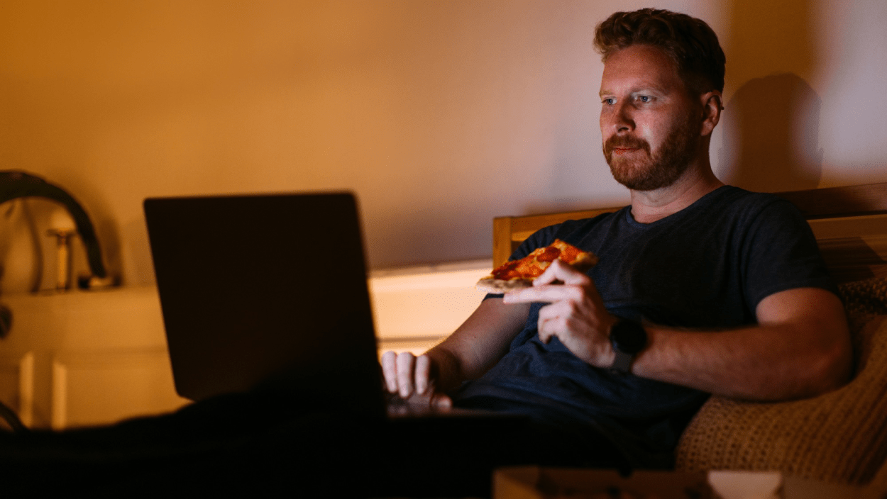 Does eating late at night really cause weight gain? A nutritionist ...