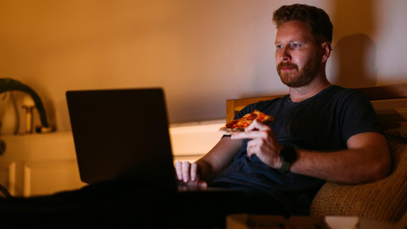 Does eating late at night really cause weight gain? A nutritionist ...