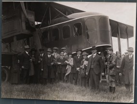 15 fascinating photos of flying through the decades | Popular Science