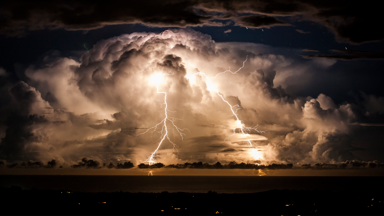 Lightning can kill you even if it's sunny | Popular Science